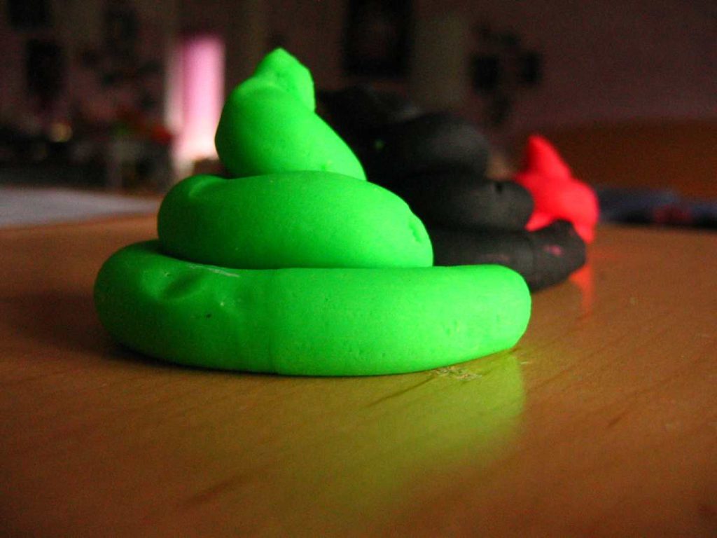 Pourquoi mon caca est-il de couleur verte ? Est-ce grave