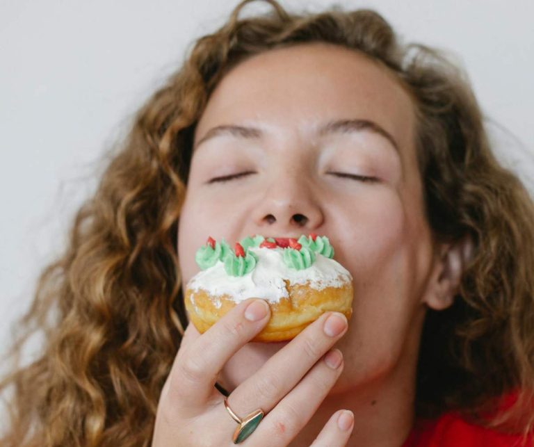 Pourquoi ai-je toujours faim ? 11 raisons possibles